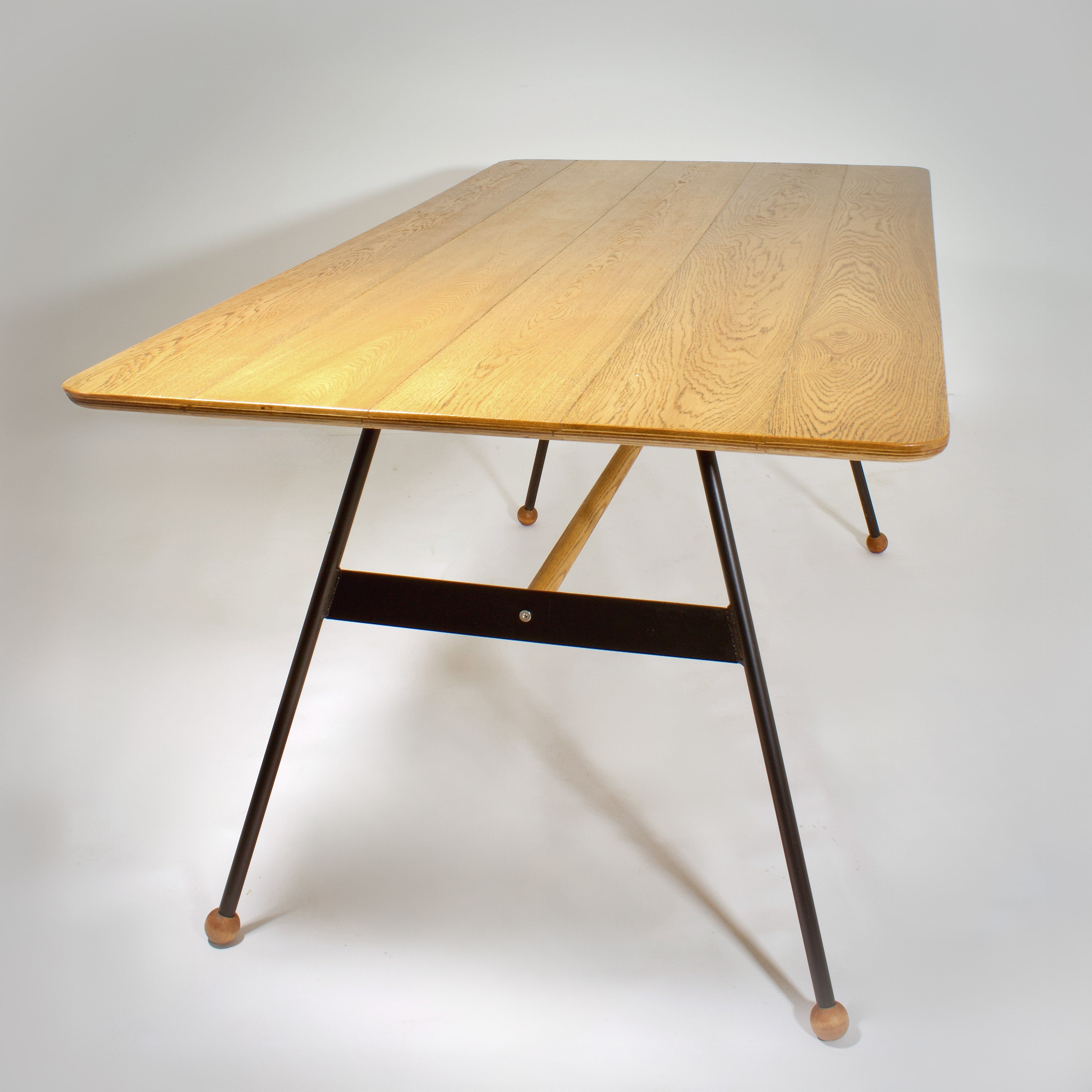Studio Rene Jansen. Ahipara Tubular Dining Table – Collective by Box™